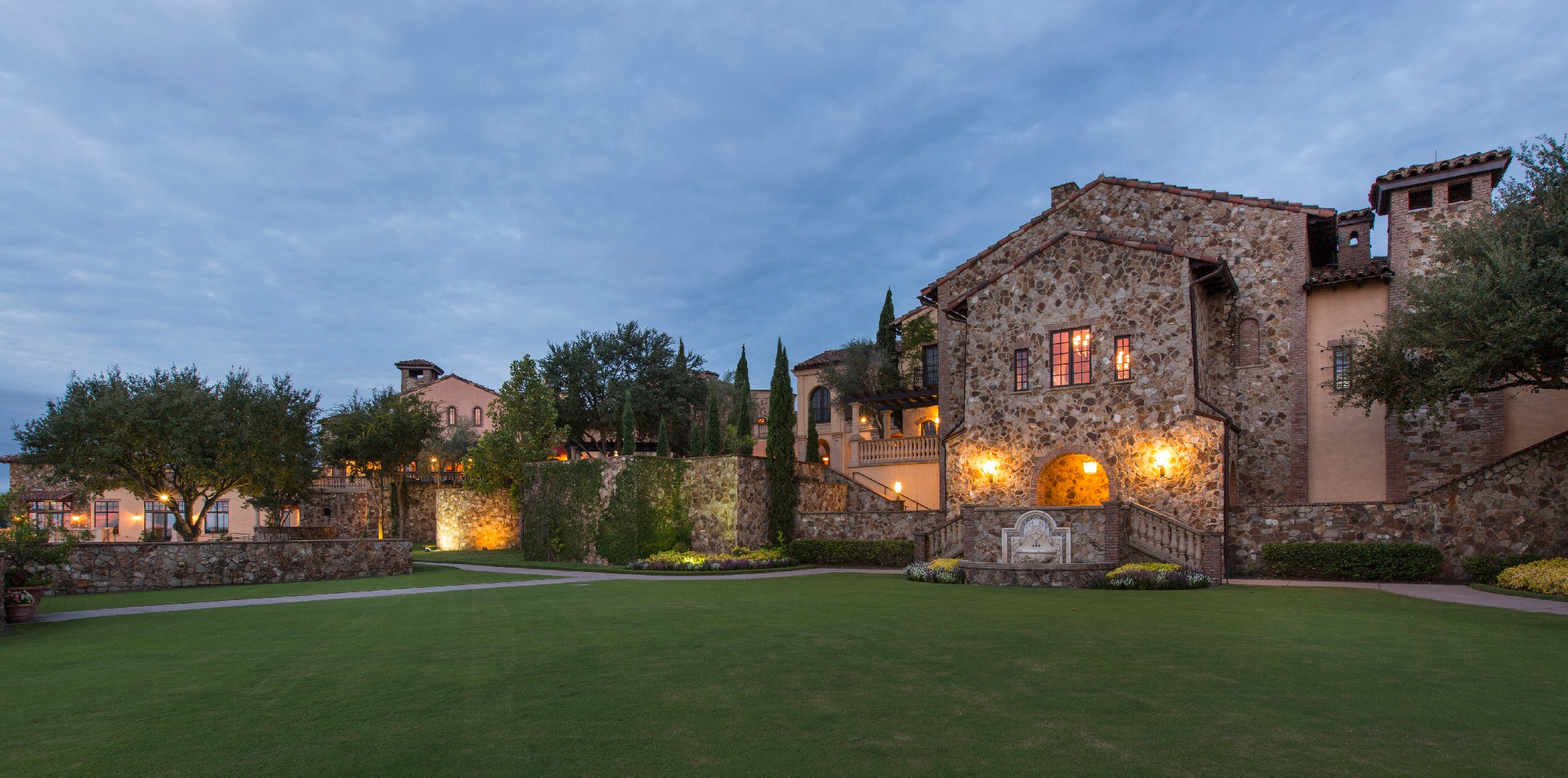 Contact Bella Collina